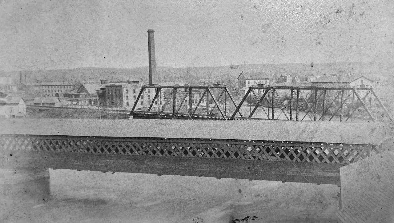 Factory Street Bridges (Unknown - 1920) - memoryln.net