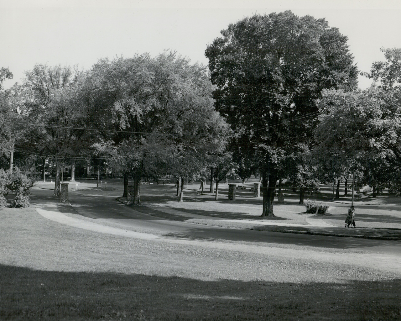 Thompson Park Circle (1901 - Present) - memoryln.net