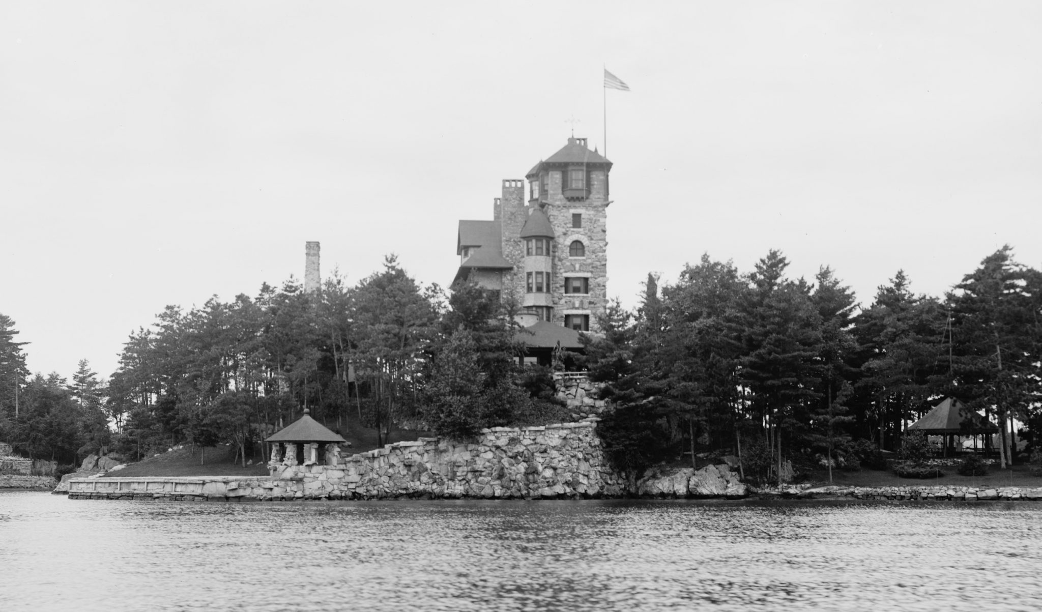Pine Tree Point Club - 1000 Islands - memoryln.net