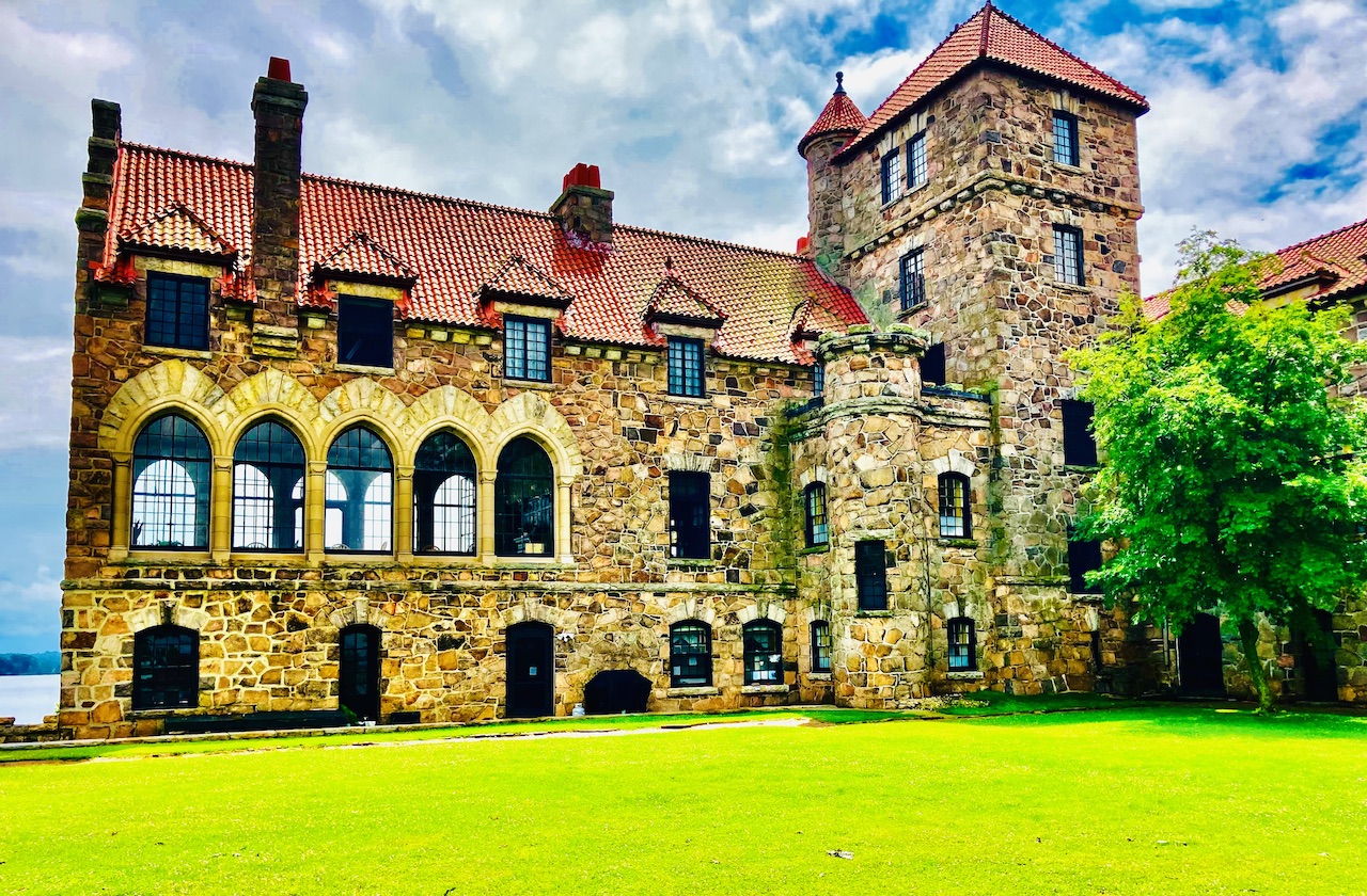 Singer Castle - Dark Island - 1000 Islands - memoryln.net